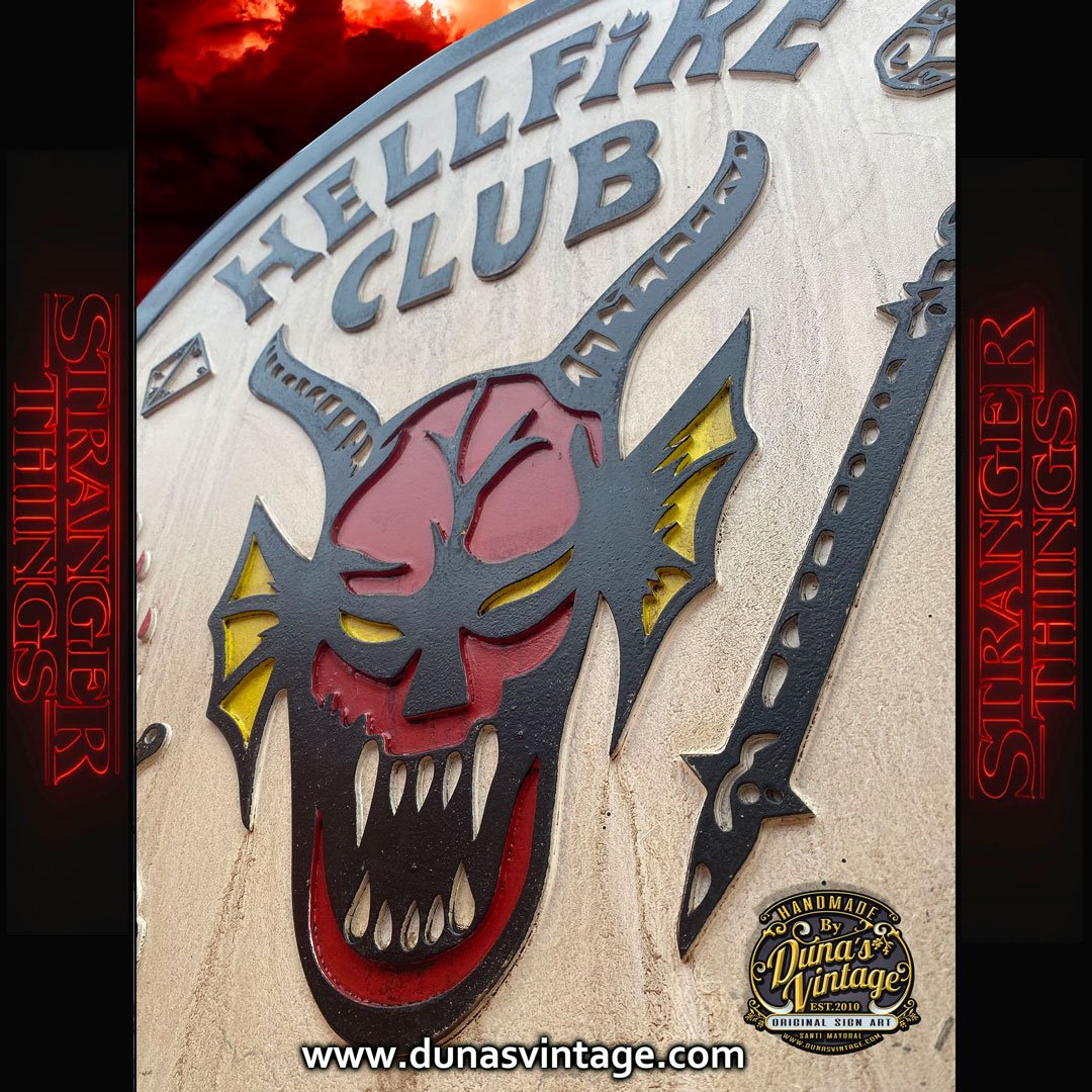 Cartel de Madera HELLFIRE CLUB de STRANGER THINGS. - Dunas vintage