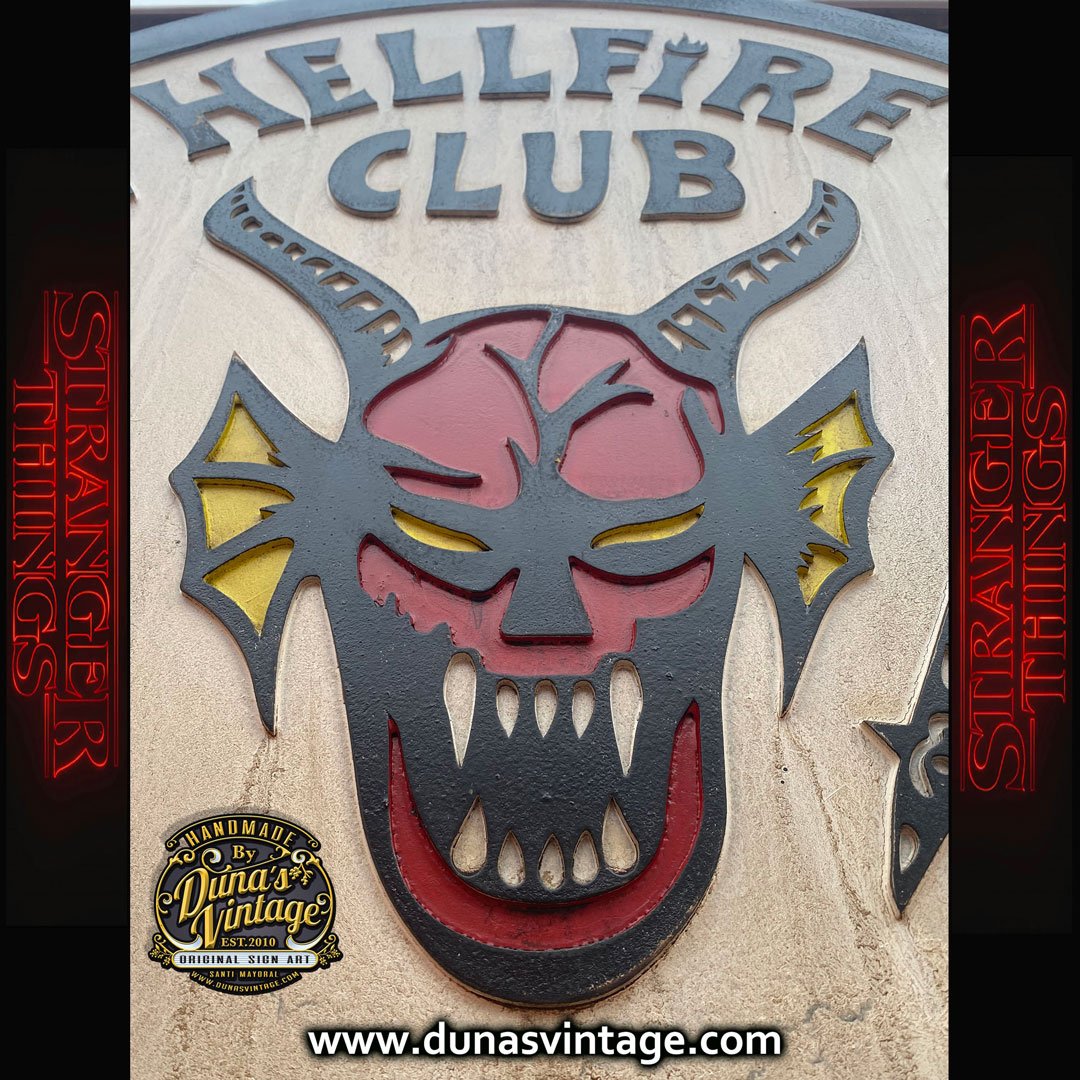 Cartel de Madera HELLFIRE CLUB de STRANGER THINGS. - Dunas vintage