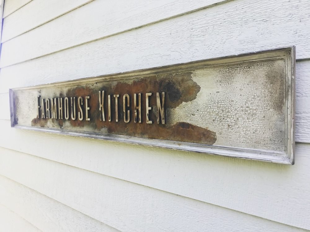 Cartel de Madera FARMHOUSE KITCHEN tamaño 1300x240mm. - Dunas vintage
